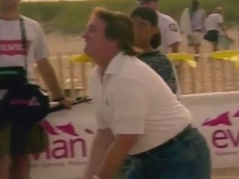 Watch: Trump awkwardly plays volleyball in '80s | theScore.com