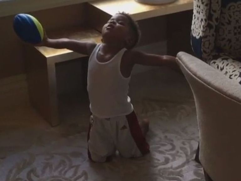 Devin Hester's son shows off kick return skills | theScore.com