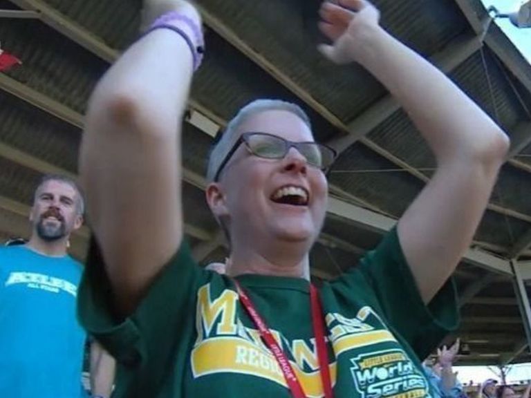 Watch: Mom battling cancer sees son hit HR in LLWS | theScore.com