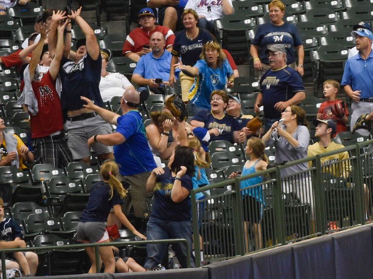 Fan at Brewers game struck in head by line drive | theScore.com