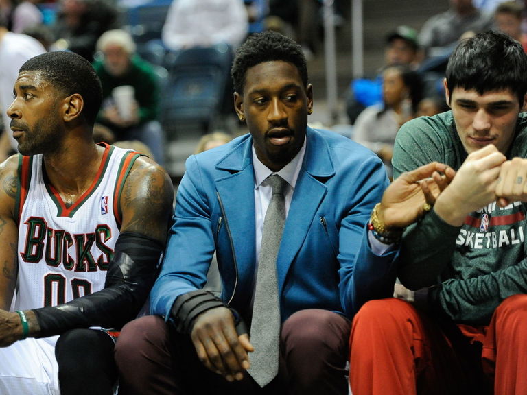 Bucks' Sanders issues message to fans after bar fight video surfaces ...