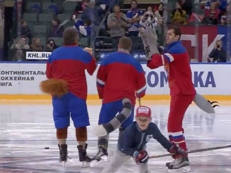 Ovi, Malkin, Kuznetsov dress as mascots to surprise kids at KHL game ...