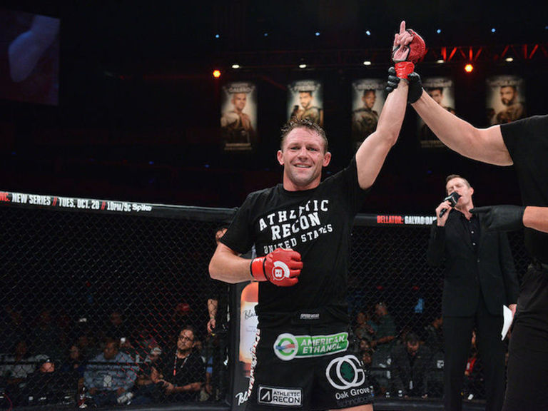 Warren chokes out Kakai in 3rd round at Bellator 161 | theScore.com