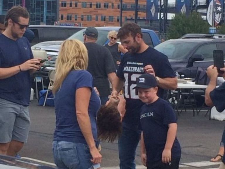 Wes Welker spotted in Tom Brady mask at Patriots game | theScore.com