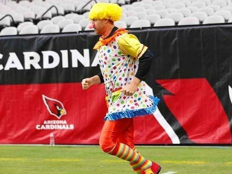 Carson Palmer forced to wear clown getup during pregame | theScore.com