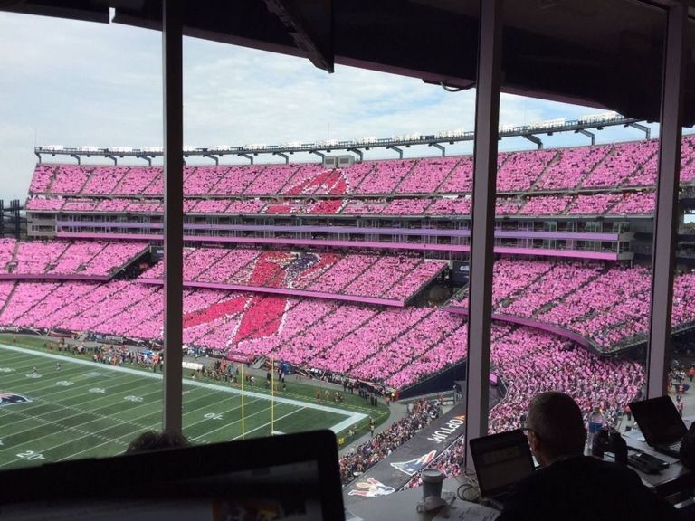 Patriots' stadium goes pink for breast cancer awareness | theScore.com