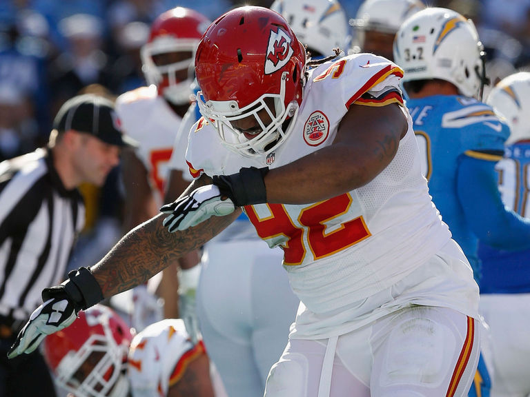 Watch: Poe scores big fat TD for the ages | theScore.com