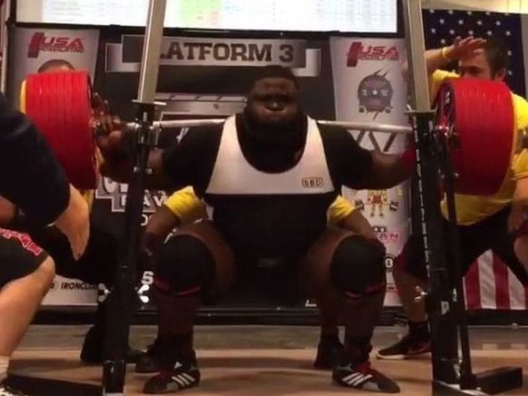 Powerlifter sets record with 1,005-pound raw squat | theScore.com