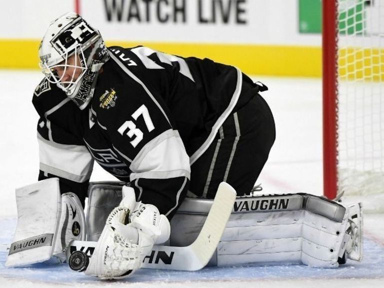 Zatkoff leaves with injury in 1st game back | theScore.com