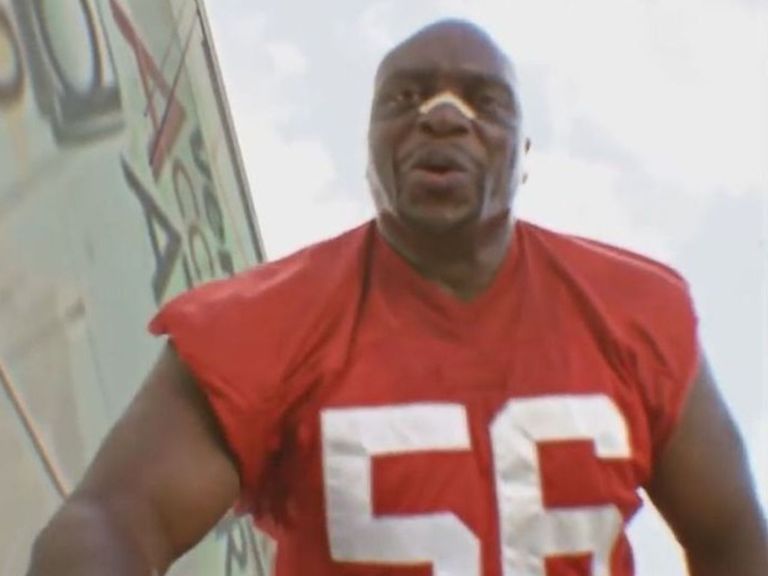 'Office Linebacker' Terry Tate returns to take out Trump | theScore.com