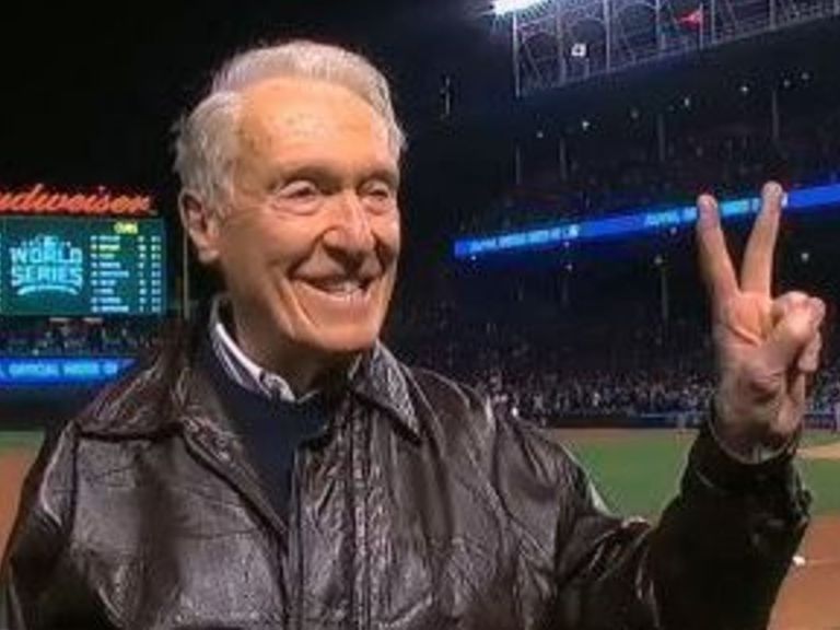 Marv Levy celebrated at World Series | theScore.com