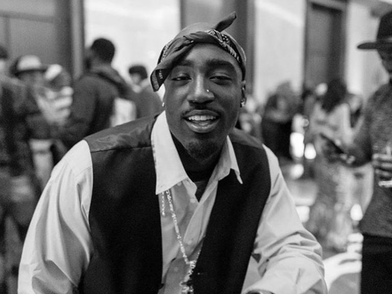Broncos' Kayvon Webster nails Tupac costume | theScore.com
