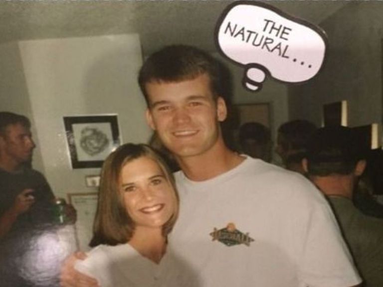 Tim Hudson's wife shares throwback photo of David Ross | theScore.com