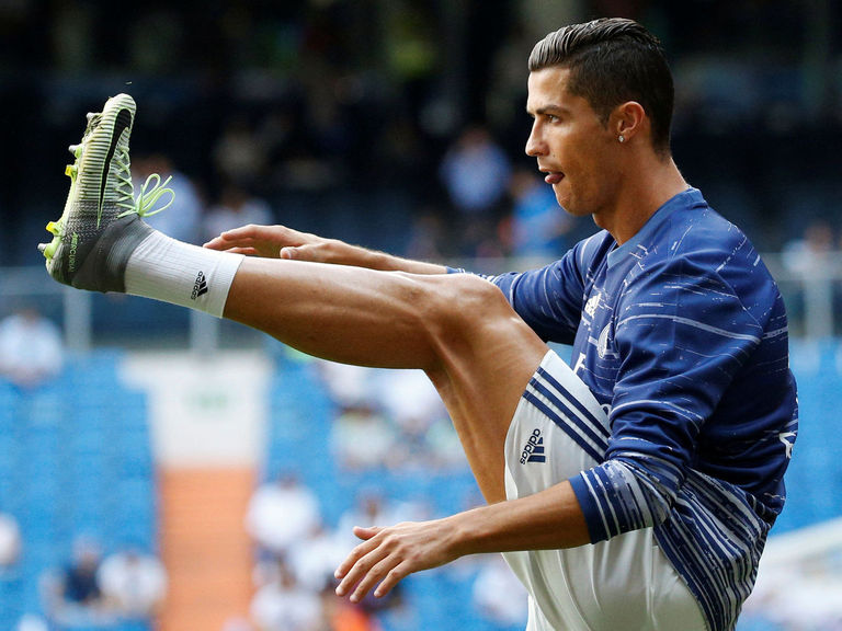 Ronaldo bags 'long-term' Nike deal | theScore.com
