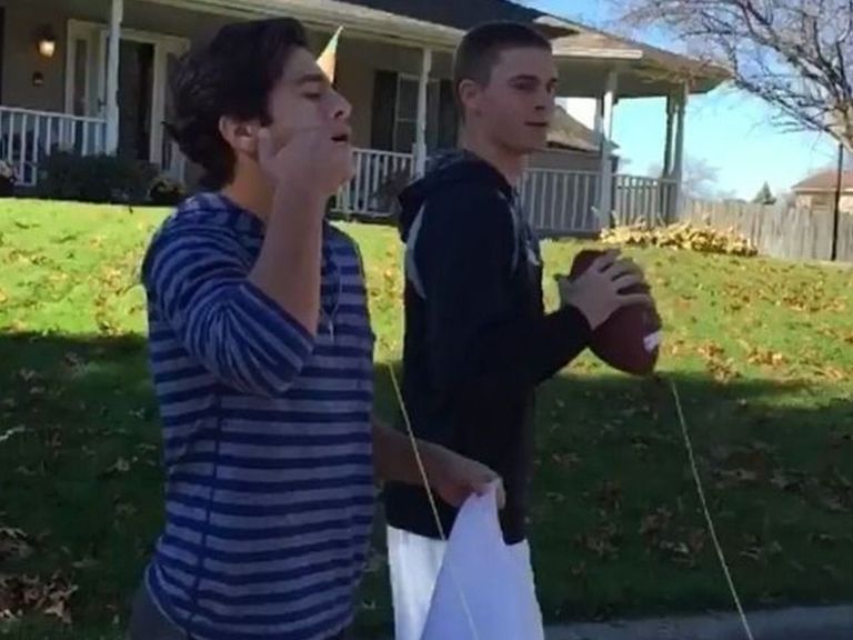 Cubs fan lets friends rip out his tooth as part of World Series bet ...