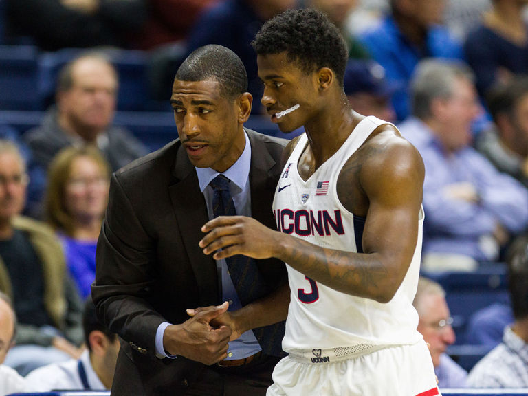 UConn's Alterique Gilbert suffers dislocated shoulder | theScore.com