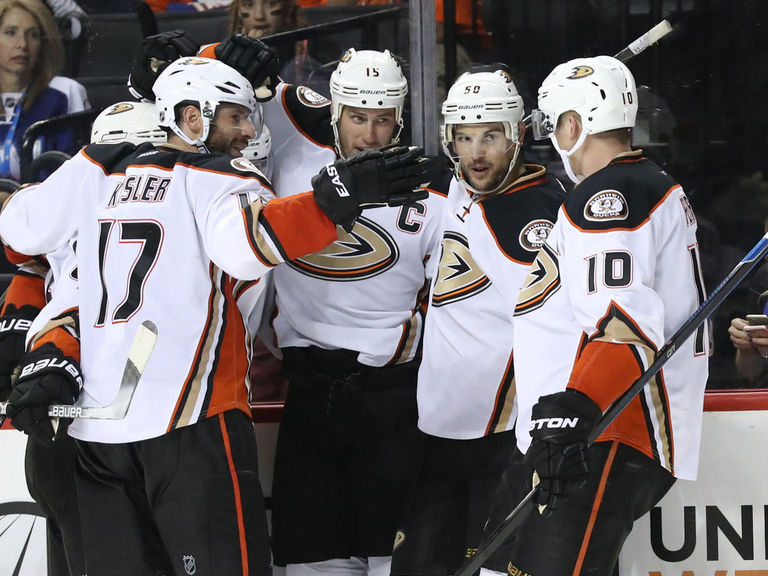 5 ways the world changed between Getzlaf's 1st and 2nd goals | theScore.com