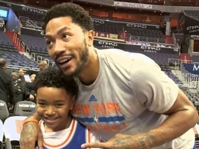 Watch: Young Knicks fan named after team meets Porzingis, Rose ...