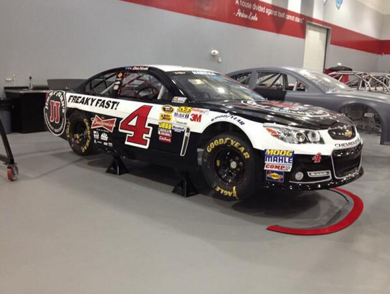 Behind the scenes at Stewart-Haas Racing’s 2014 shop | theScore.com