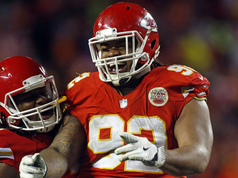 Chiefs GM intends to 'fight like the dickens' to keep Poe | theScore.com