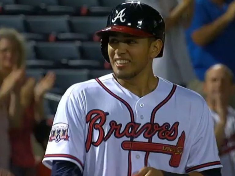 Braves' Ruiz gives dad his 1st hit for Christmas | theScore.com
