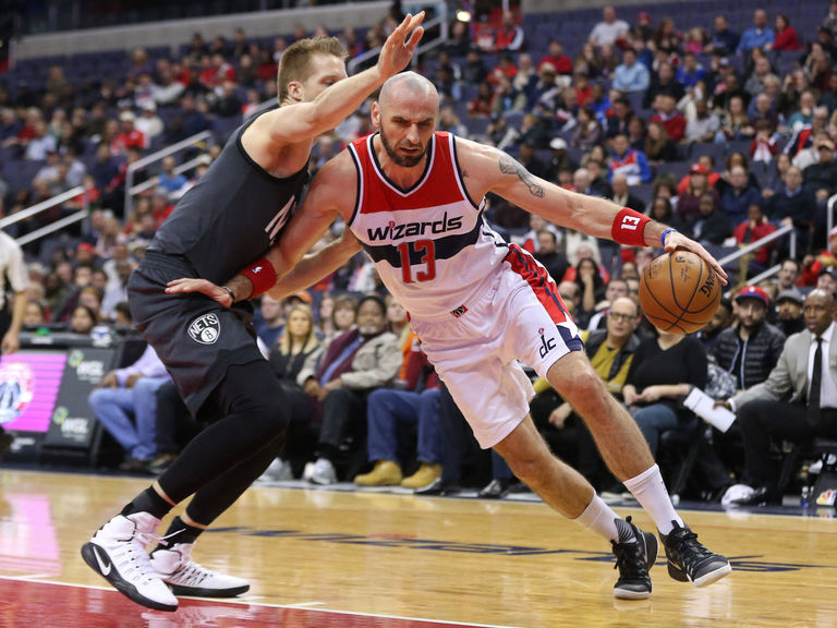 Watch: Gortat muscles his way to Polish Hammer dunk | theScore.com