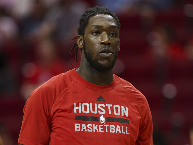 Watch: Montrezl Harrell throws down violent dunk | theScore.com