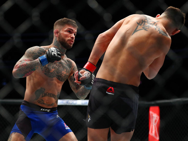 Garbrandt outduels Cruz to win UFC bantamweight title | theScore.com