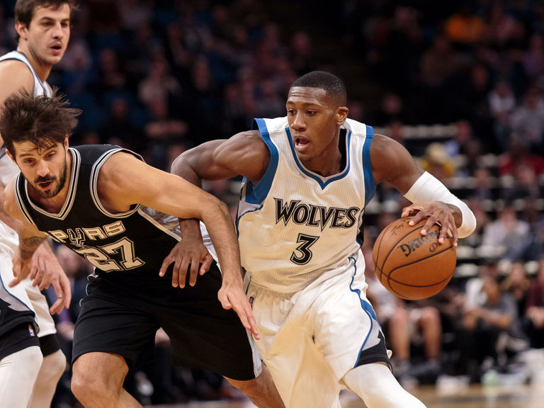 Watch: Wolves' Dunn fools Napier with crafty dribble | theScore.com
