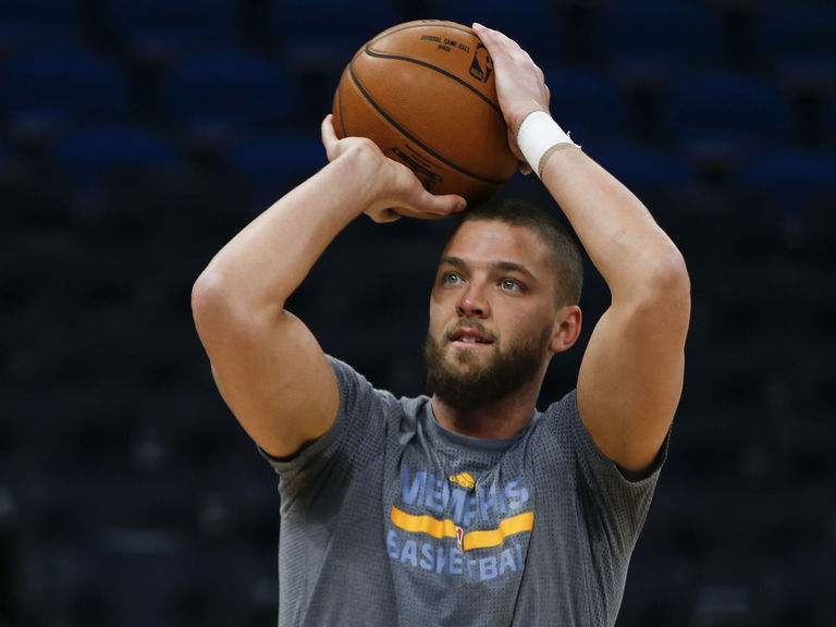 Parsons begs ball to go in hoop after another rough shooting night ...