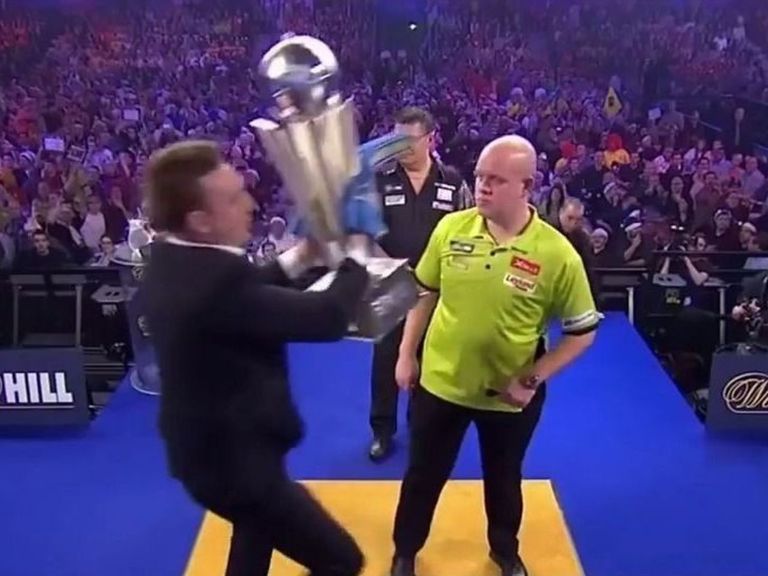 Man runs on stage at World Darts Championship, tries to steal trophy ...