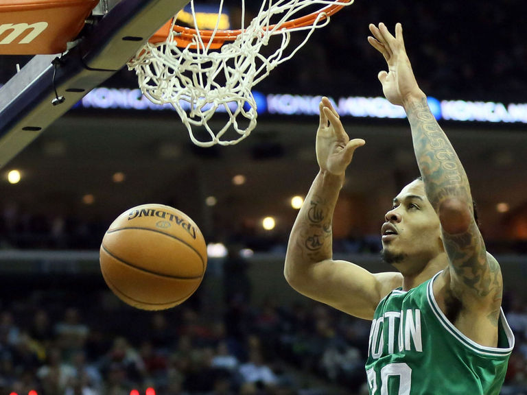Watch: Gerald Green skies for monstrous alley-oop | theScore.com