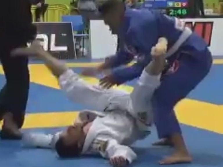Grappler gets KO'd with illegal slam in jiu-jitsu match | theScore.com