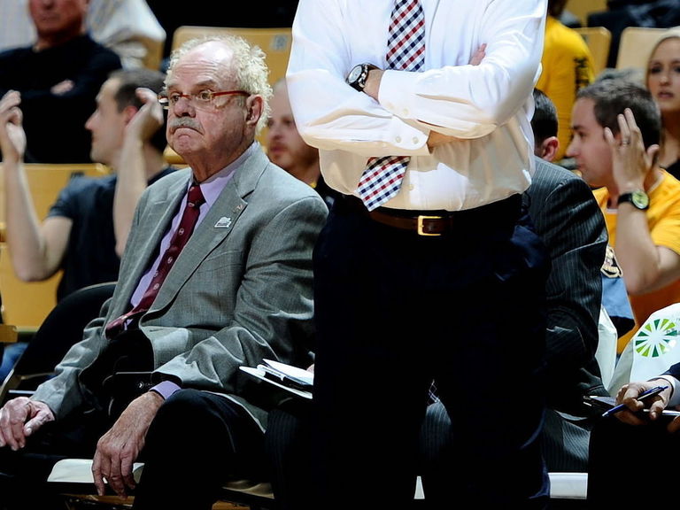 VIDEO: SIU coach Barry Hinson rips players in post-game presser ...