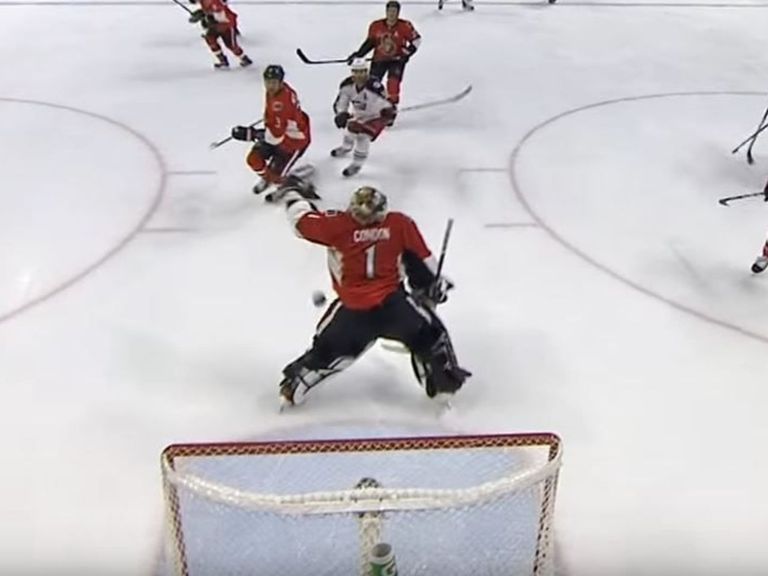 Atkinson beats Condon with fluky chip shot | theScore.com