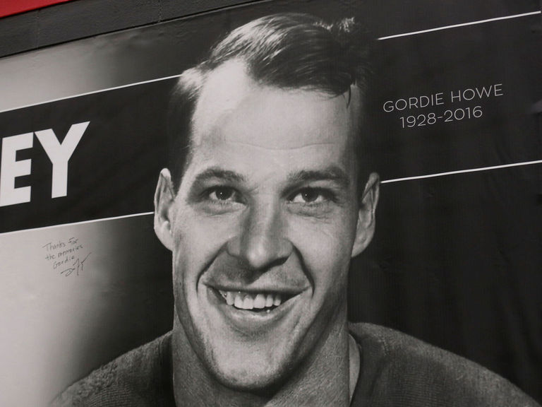 Bobby Orr: Gordie Howe 'the best to ever play the game' | theScore.com