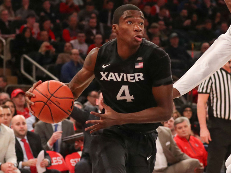 Xavier's Edmond Sumner leaves game with apparent knee injury | theScore.com