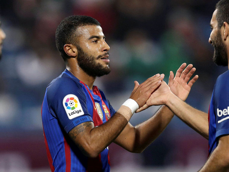 Barca's Rafinha suffers broken nose | theScore.com