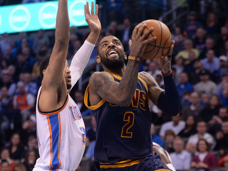 Kyrie beats 3 defenders on tough layup | theScore.com