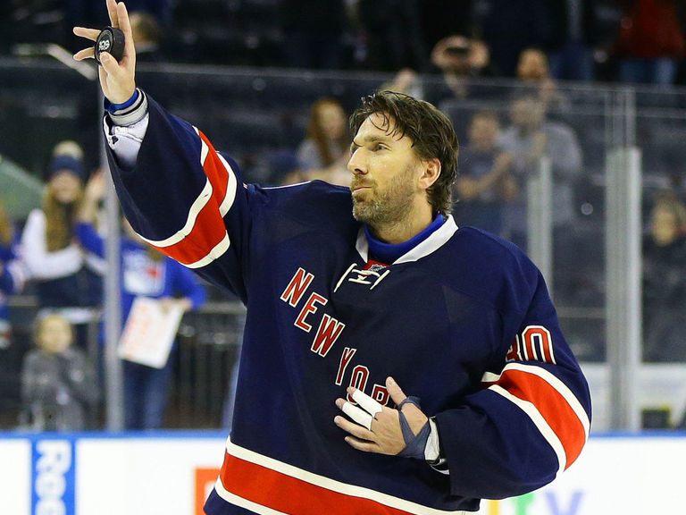The King: Lundqvist becomes 1st European goalie to win 400 games ...