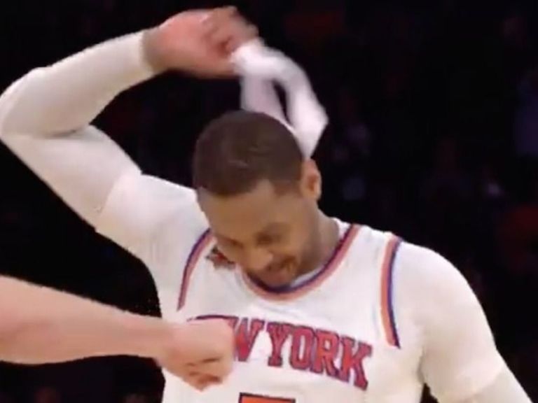 Melo trashes headband after bricking potential game-winner | theScore.com
