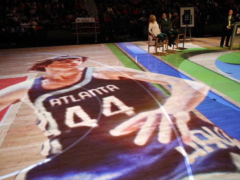 Hawks retire 'Pistol' Pete Maravich's No. 44 | theScore.com