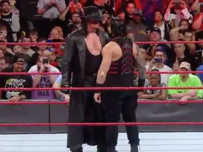The Undertaker chokeslams Roman Reigns during surprise 'Raw' appearance ...