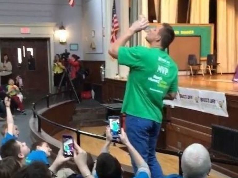 Watch: Gronk chugs water, spikes bottle for cheering kids | theScore.com