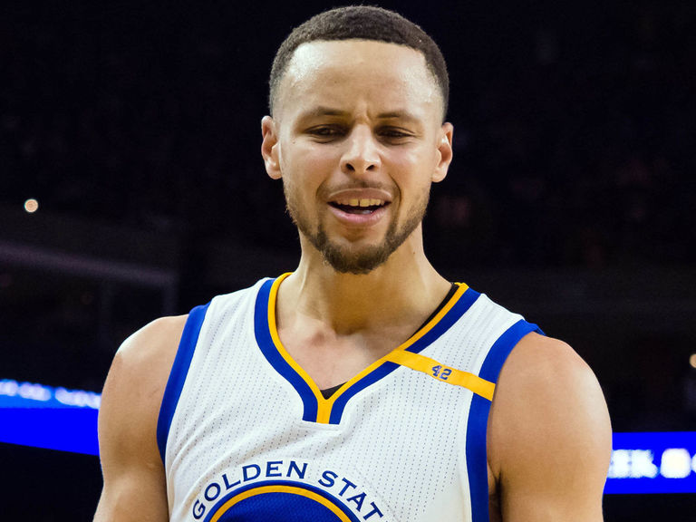 Watch: Curry partakes in 'Get Out' running challenge | theScore.com