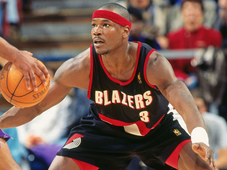 Former NBAer Robinson hospitalized with undisclosed illness | theScore.com