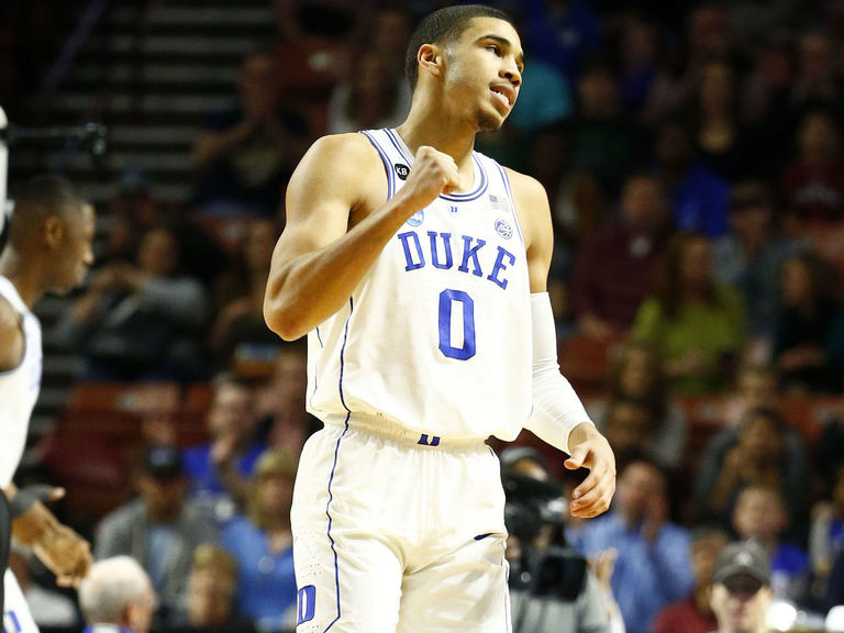 Watch: Duke's Tatum ends half with ferocious block | theScore.com