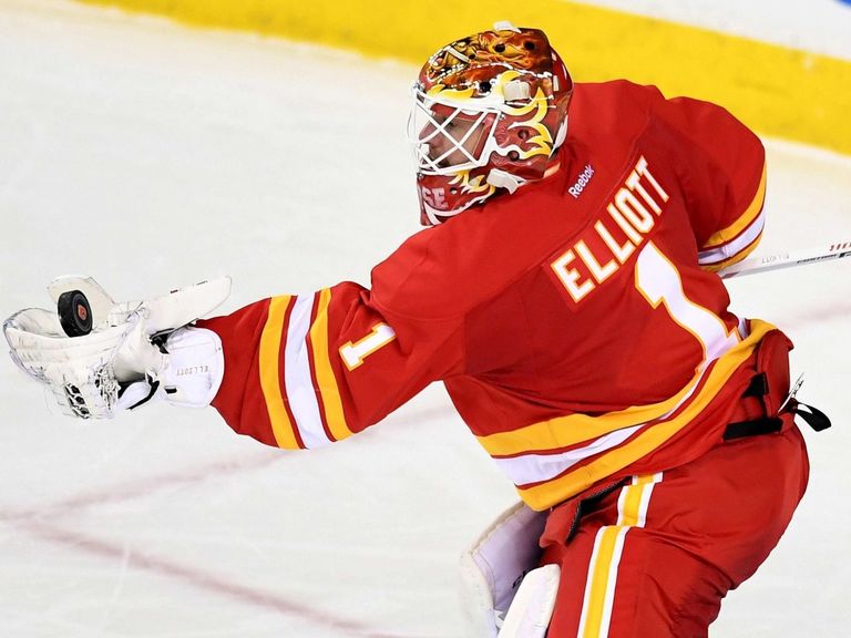 Flyers sign Elliott to 2-year deal | theScore.com