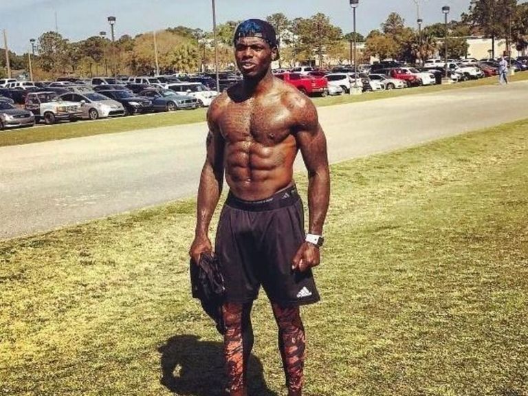Josh Gordon shows off ripped physique, impressive dunks | theScore.com
