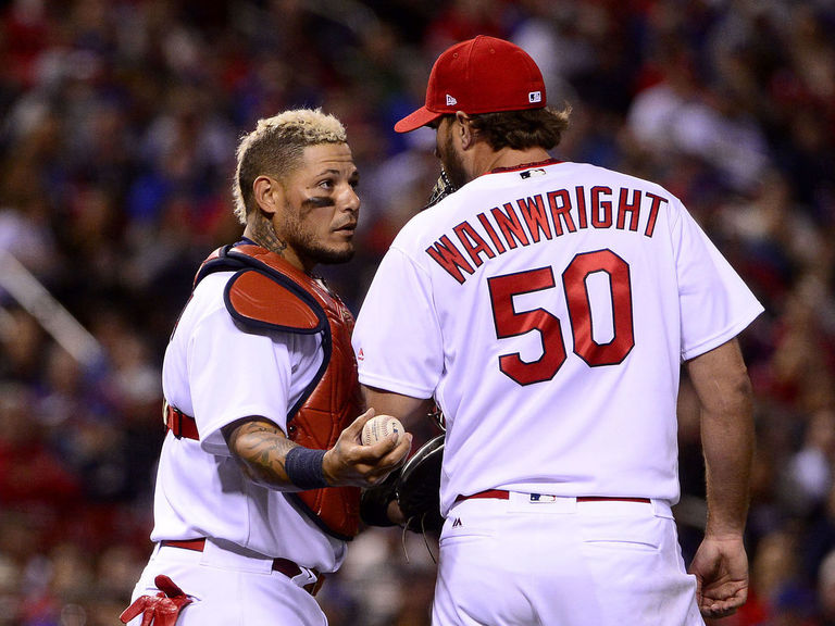 Watch: Wainwright throws one of the worst pitches ever | theScore.com